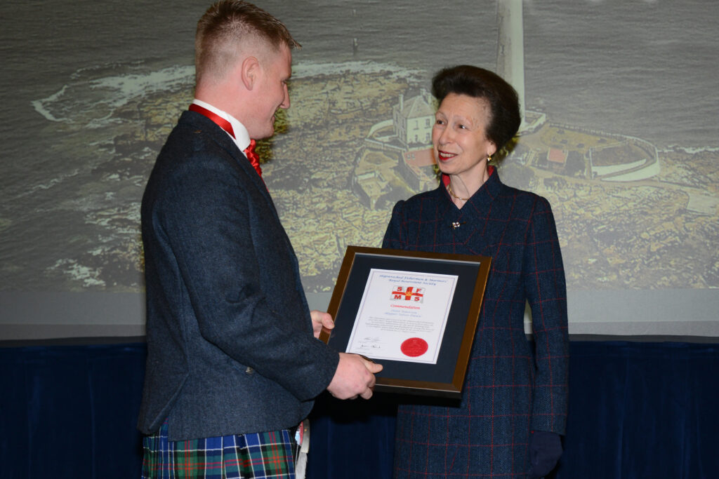 Heroes at sea honoured at Society awards ceremony - Shipwrecked ...